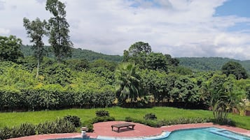 Quarto Duplo Deluxe, vista para a montanha | Vista para o jardim
