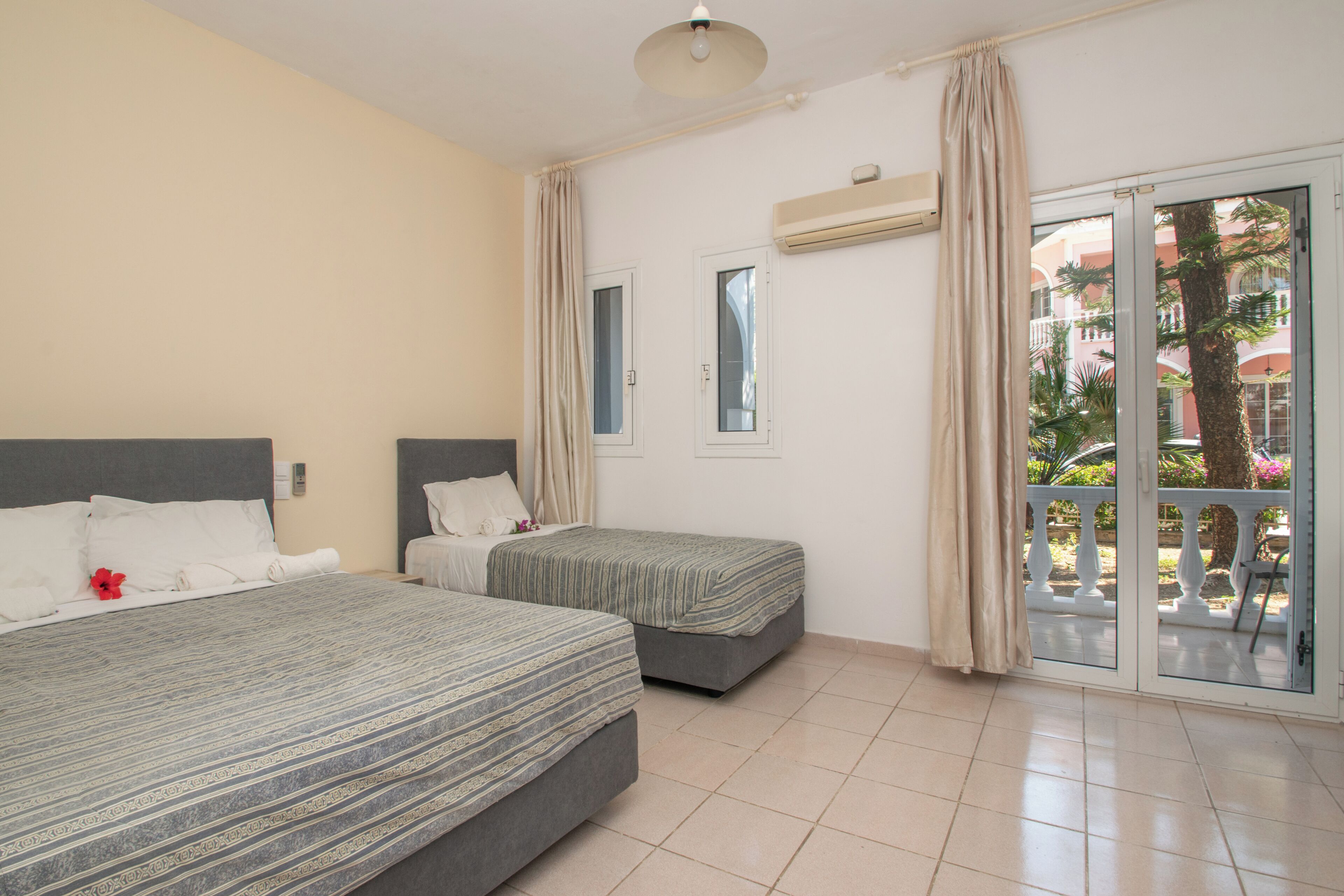 Quarto casal | Wi-Fi de cortesia, roupa de cama