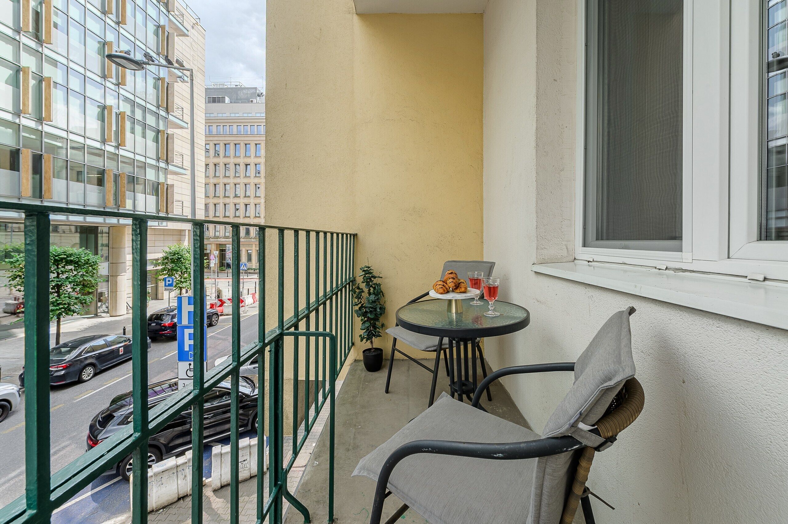 Apartamento clássico, sacada, vista para a cidade | Sacada