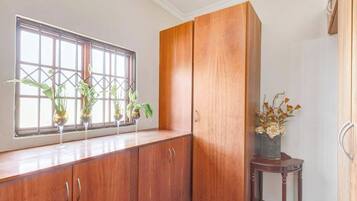 Casa, 4 quartos, pátio | Interior