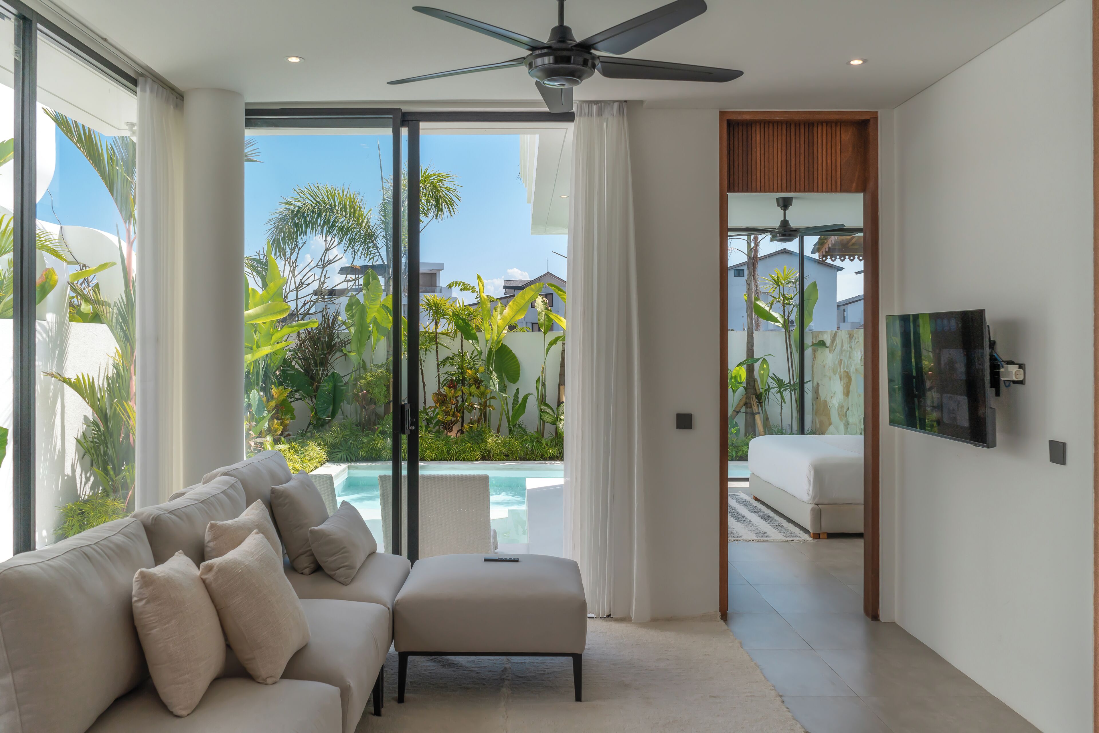 Villa, vista para a piscina | Sala de estar