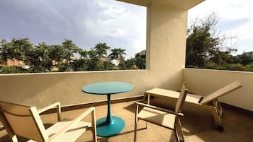 Quarto Clássico, Vista para a cidade | Terrenos do alojamento