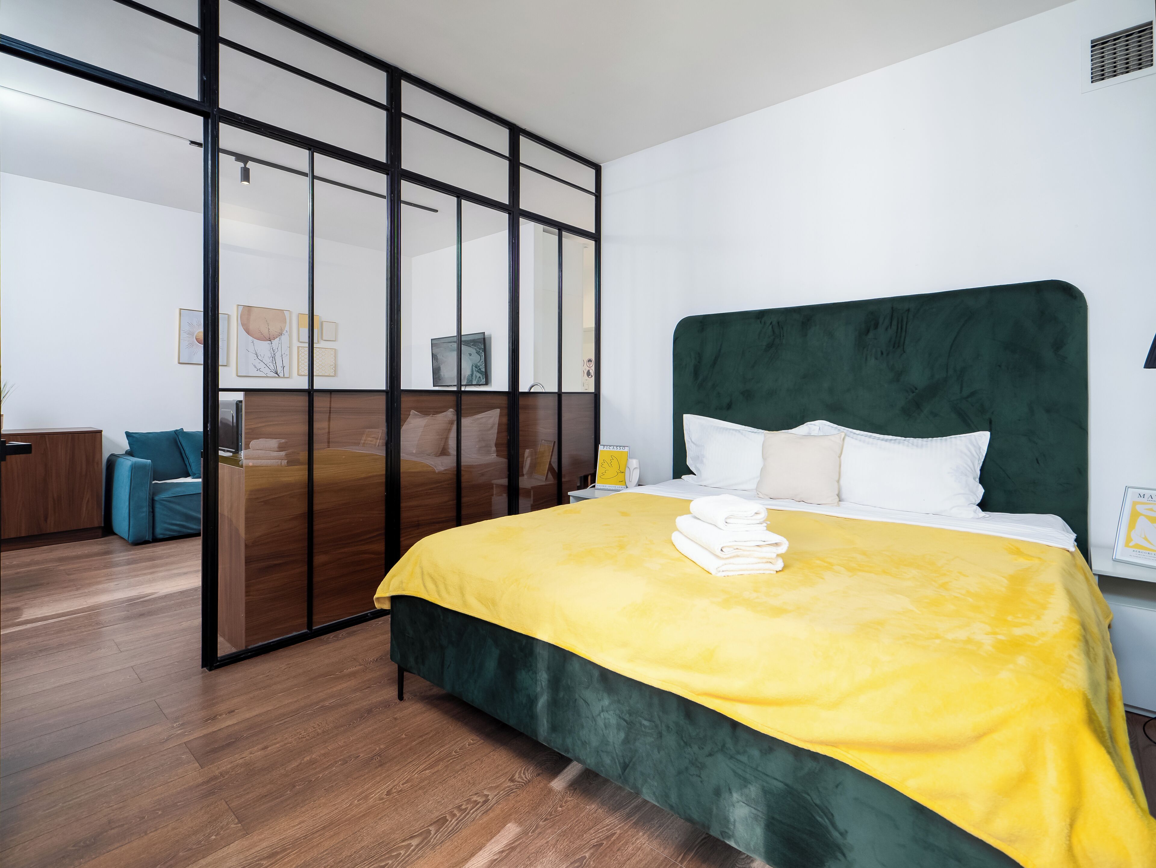 Apartamento conforto | Frigobar, espaço de trabalho para notebook