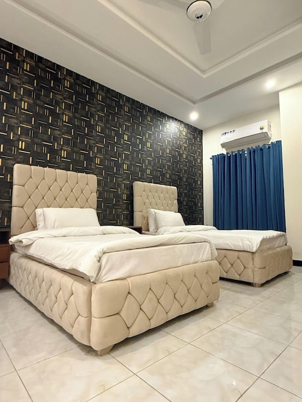 Quarto duplo luxo | Cortinas blackout, Wi-Fi de cortesia
