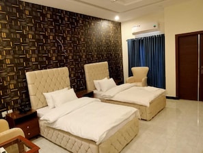 Quarto duplo luxo | Cortinas blackout, Wi-Fi de cortesia