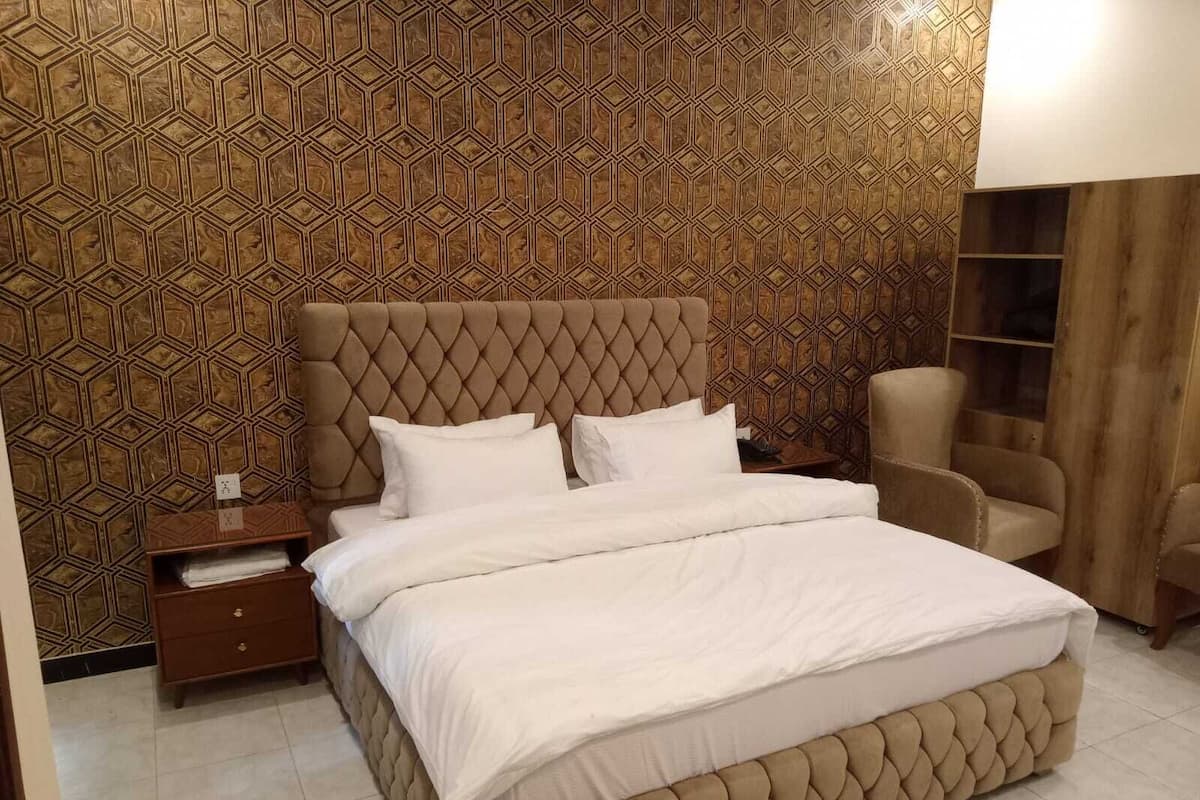 Quarto casal luxo | Cortinas blackout, Wi-Fi de cortesia