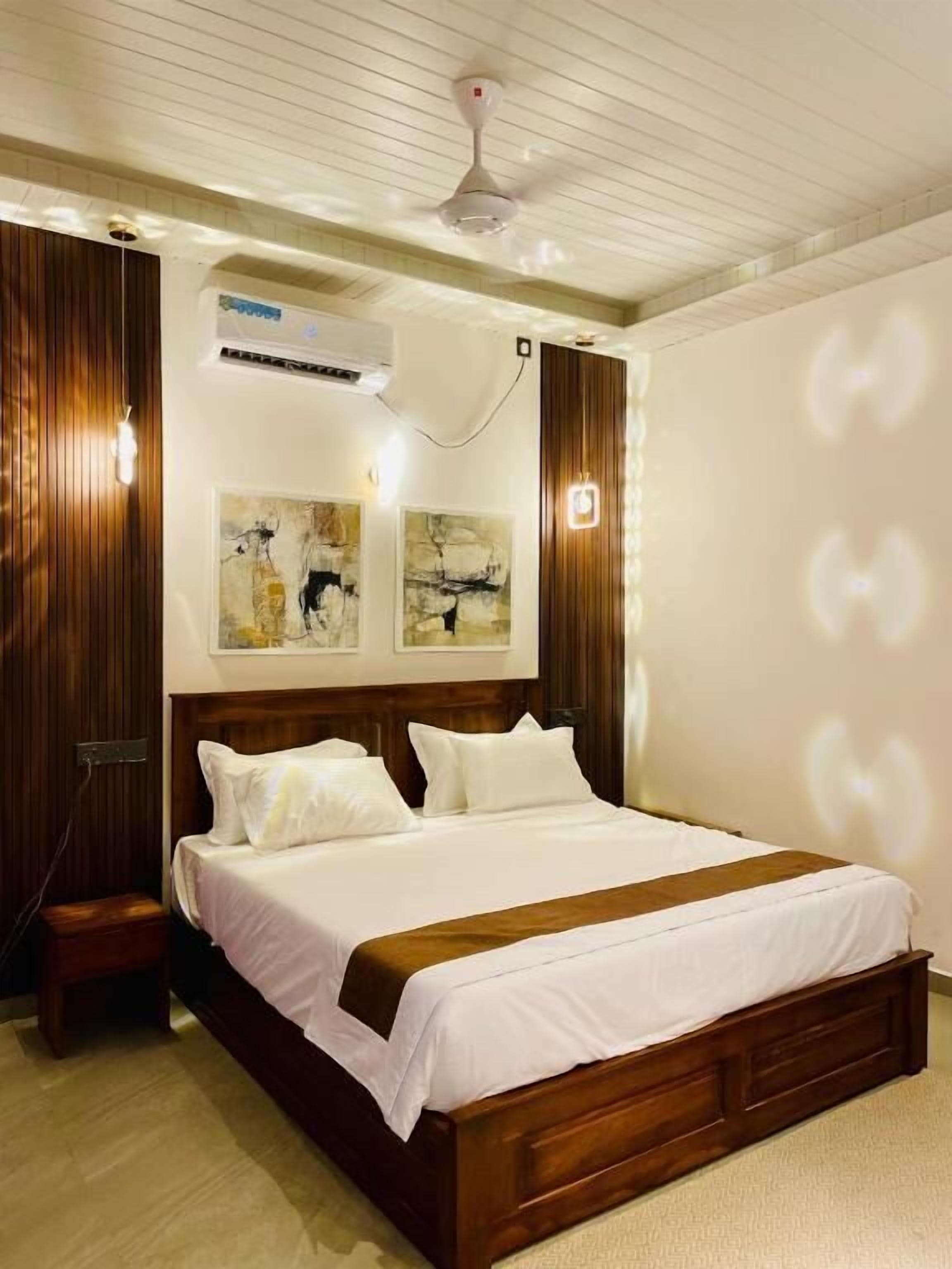 Quarto casal luxo | Quartos à prova de som, ferros/tábuas de passar roupa, Wi-Fi de cortesia