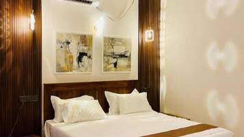 Quarto casal luxo | Quartos à prova de som, ferros/tábuas de passar roupa, Wi-Fi de cortesia