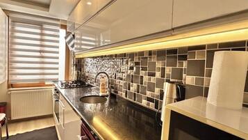Apartamento conforto, terraço, vista para a cidade | Cozinha privada | Cooktop