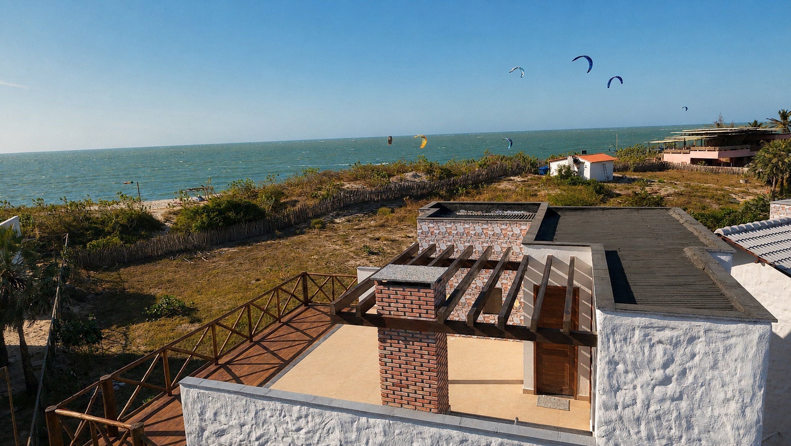 Um imóvel à beira-mar com vista para o mar e gaivotas voando.