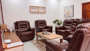 Apartamento, 2 quartos, acessível | Sala de estar