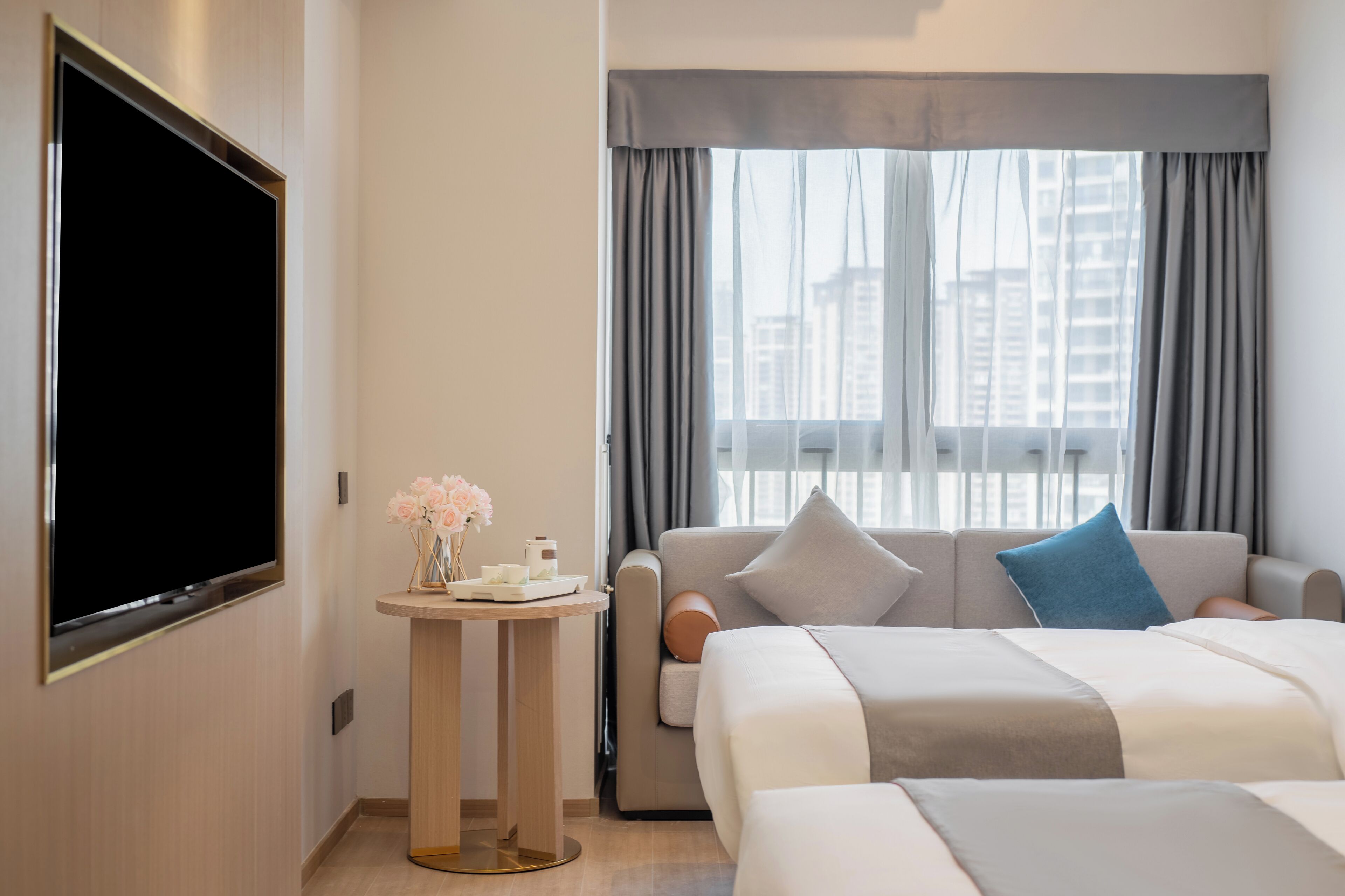 Quarto casal empresarial, vista para a cidade | Espaço de trabalho para notebook, Wi-Fi de cortesia, roupa de cama