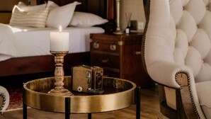 Quarto família, sacada | Cofres nos quartos