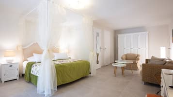 Quarto Duplo Deluxe | Cofre no quarto, cortinas/cortinados opacos, ferro/tábua de engomar