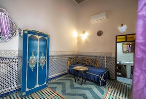 Quarto quádruplo conforto, para não fumantes | Cofres nos quartos, Wi-Fi de cortesia