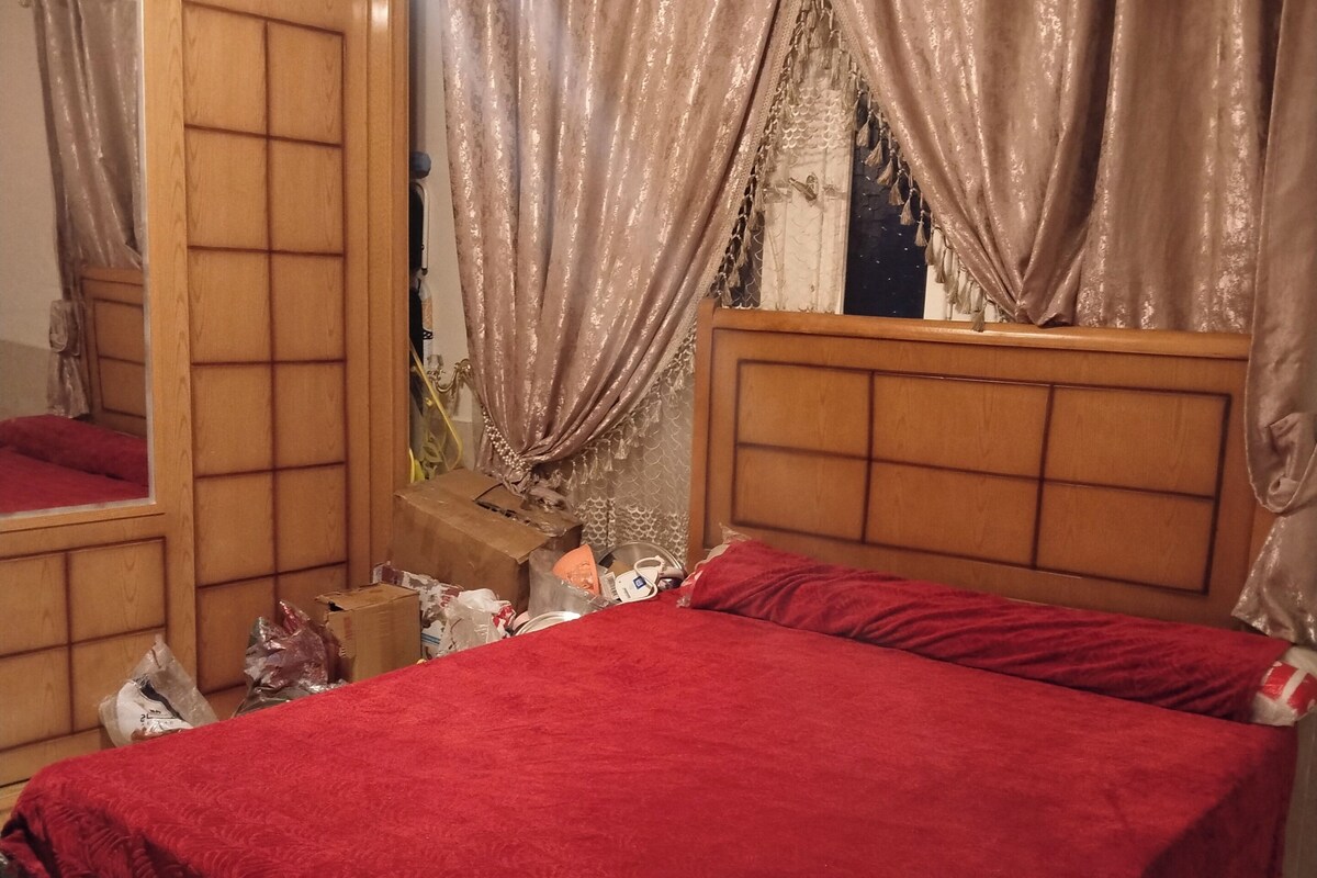 Apartamento básico, sacada, vista para a cidade | Roupas de cama de algodão egípcio, roupas de cama premium