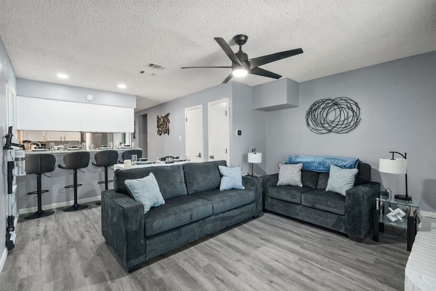 Walk To At&t Stadium | Modern 2br, Free Parking - Arlington, TX