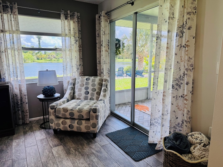 Stylish Lakefront Retreat, Pet Friendly, Flexible King/twin Setup, Mins To Beach - Venice, FL