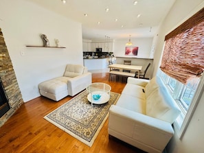 Casa, 4 quartos, acessível | Sala de estar
