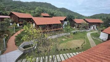 Chalé Familiar, varanda, vista para o resort | Terrenos do alojamento