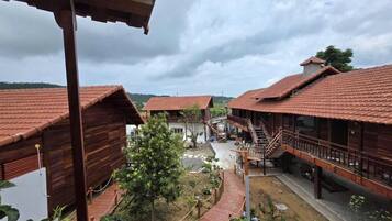 Apartamento, varanda, vista para o resort | Terrenos do alojamento