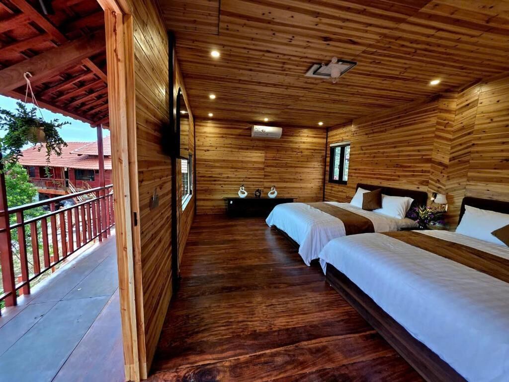 Chalé família, sacada, vista para o resort | Cofres nos quartos, cortinas blackout, quartos à prova de som