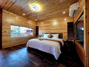 Apartamento, sacada, vista para o resort | Cofres nos quartos, cortinas blackout, quartos à prova de som