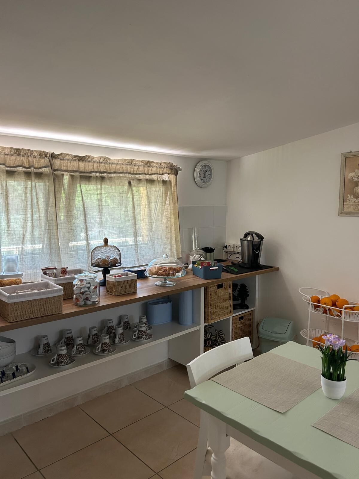 Café da manhã com buffet grátis todos os dias