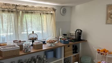 Café da manhã com buffet grátis todos os dias