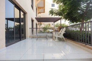 Apartamento, vista para o mar | Refeições ao ar livre