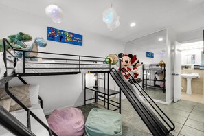 Apartamento Deluxe, vista para o lago | Ferro/tábua de engomar, Wi-fi grátis, roupa de cama fornecida 