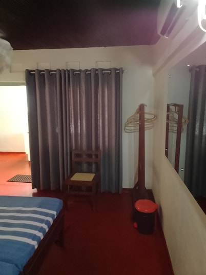 Seals Harbour Hotel