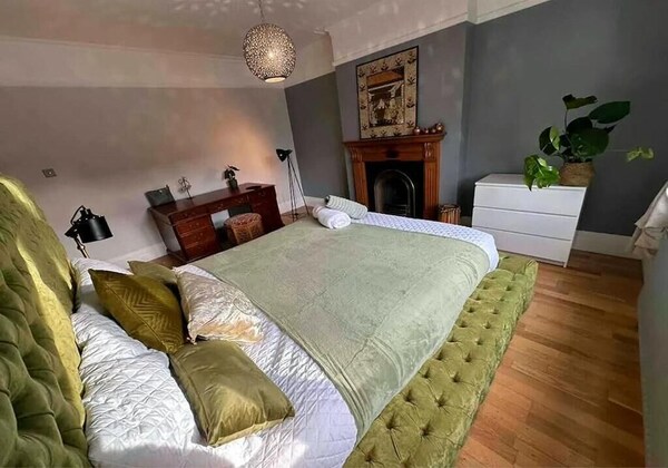 The Gemstone Manor - Watford