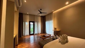 Quarto casal luxo, vista para o jardim