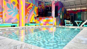 8 piscinas externas
