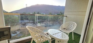 Quarto Deluxe, vista para a montanha | Terrenos do alojamento