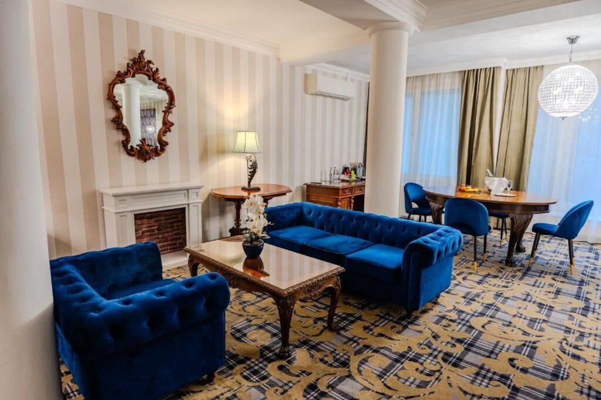 Suite Presidencial, varanda, vista para o pátio | Sala de estar | Ténis de mesa 