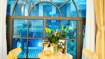 Quarto casal luxo, vista para a cidade | Parte interna
