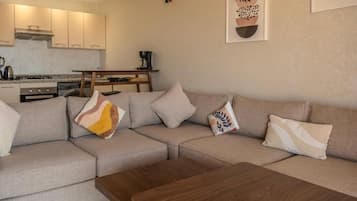 Apartamento, varanda, vista para o pátio | Sala de estar