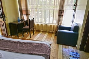 Cofre no quarto, secretária 