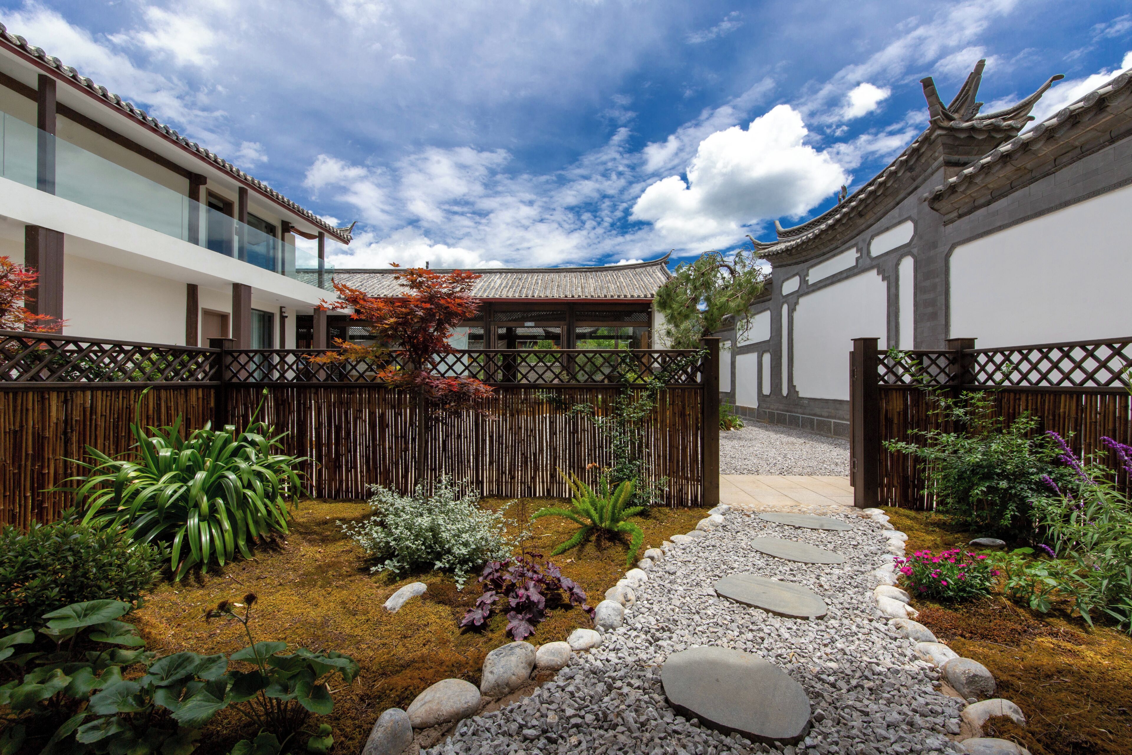 Quarto Duplo Tradicional, pátio, vista para o jardim | Terrenos do alojamento