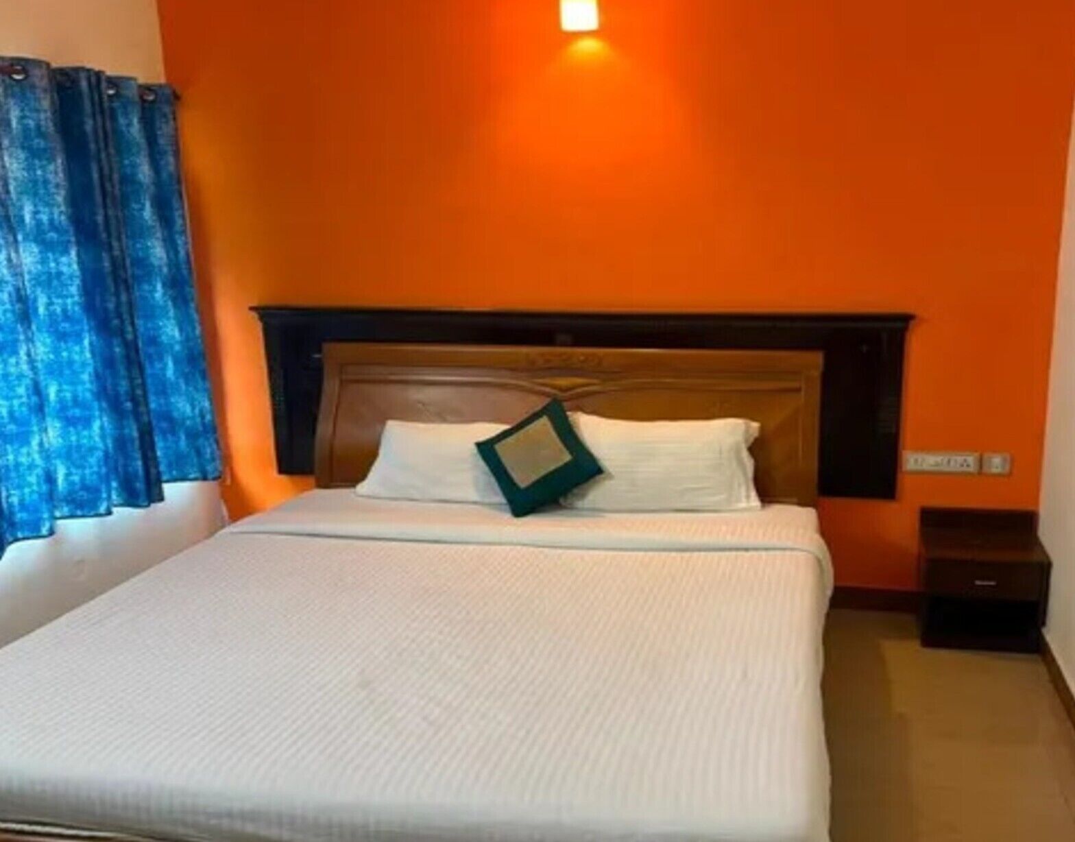 Quarto Deluxe | Lençóis de algodão egípcio, roupa de alta qualidade, cofre no quarto 