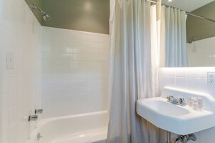 Quarto, 1 cama king-size | Casa de banho