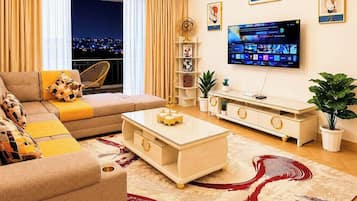 Apartamento Deluxe, vista para a piscina | Sala de estar