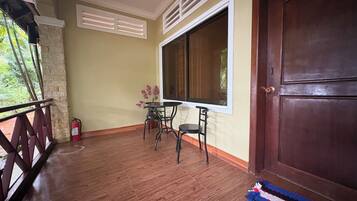 Quarto Duplo Básico, vista para o oceano | Refeições ao ar livre