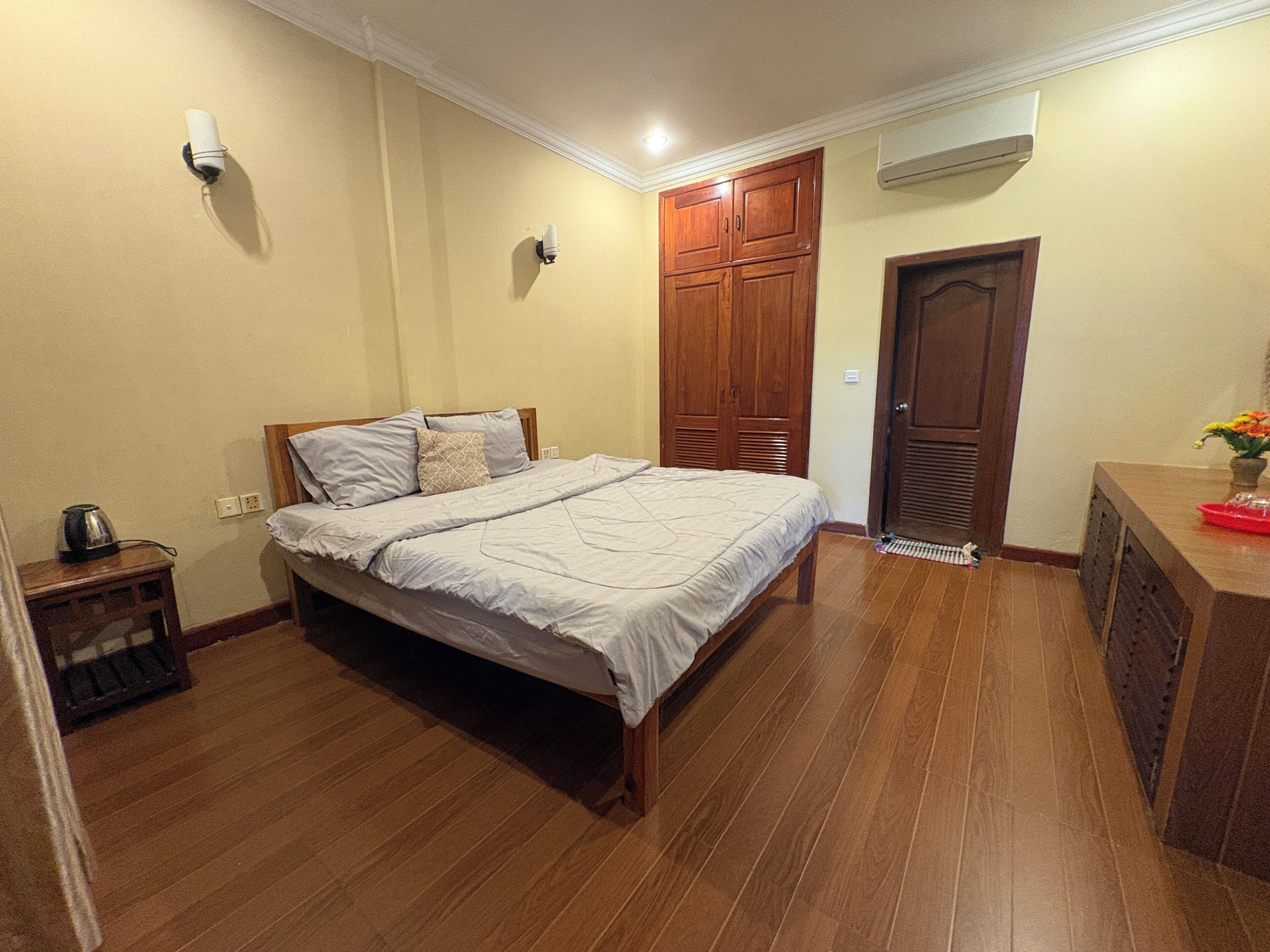 Quarto Duplo Básico, vista para o oceano | Secretária, secretária adequada para computadores portáteis 