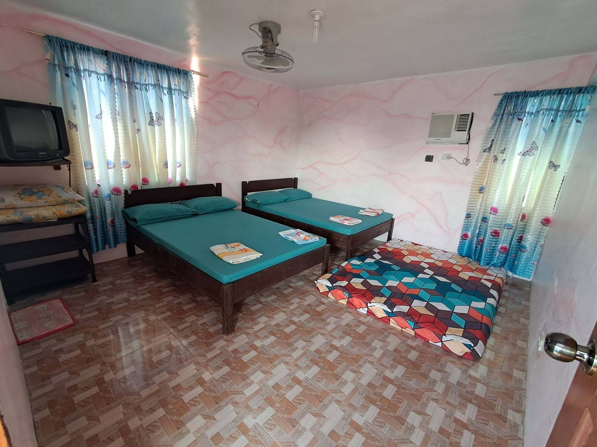 Quarto duplo básico, sacada | Roupa de cama