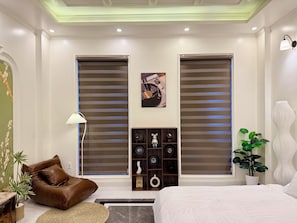 Quarto Duplo Deluxe, casa de banho privativa | Cortinas/cortinados opacos, quartos insonorizados 