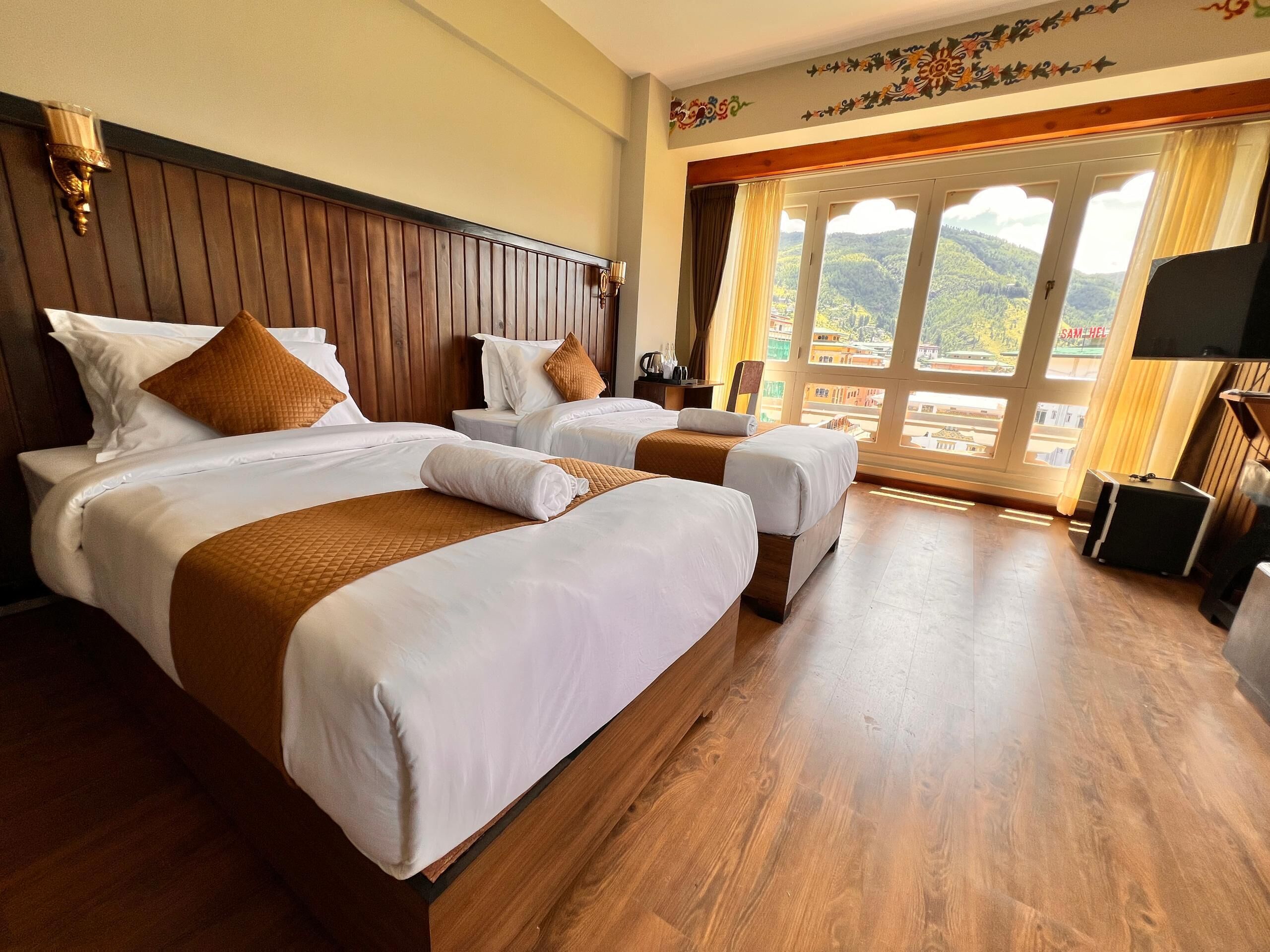 Quarto casal ou duplo luxo, sacada, vista para a montanha | Wi-Fi de cortesia