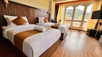 Quarto casal ou duplo luxo, sacada, vista para a montanha | Wi-Fi de cortesia